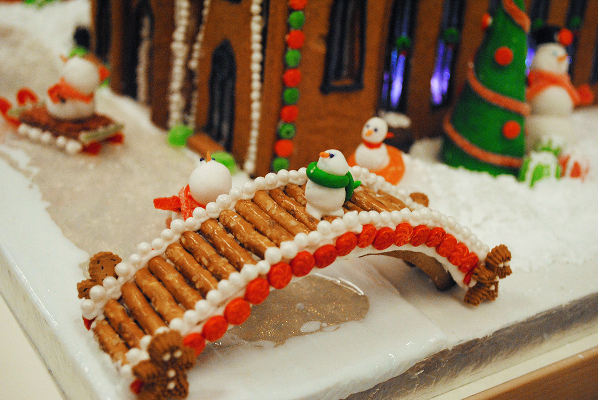How To Make An Amazing Gingerbread House